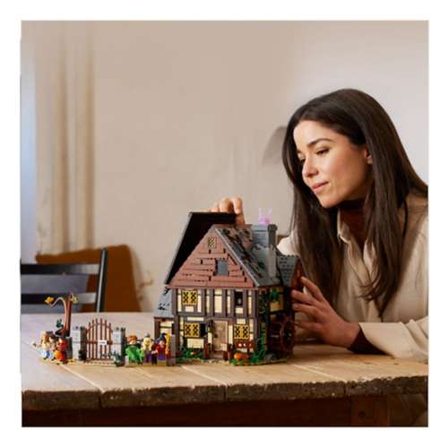 LEGO Disney Hocus Pocus The Sanderson Sister's Cottage 21341 Building ...
